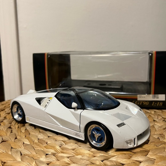 maisto | Accessories | Maisto Special Edition Ford Gt9 Diecast Vehicle ...